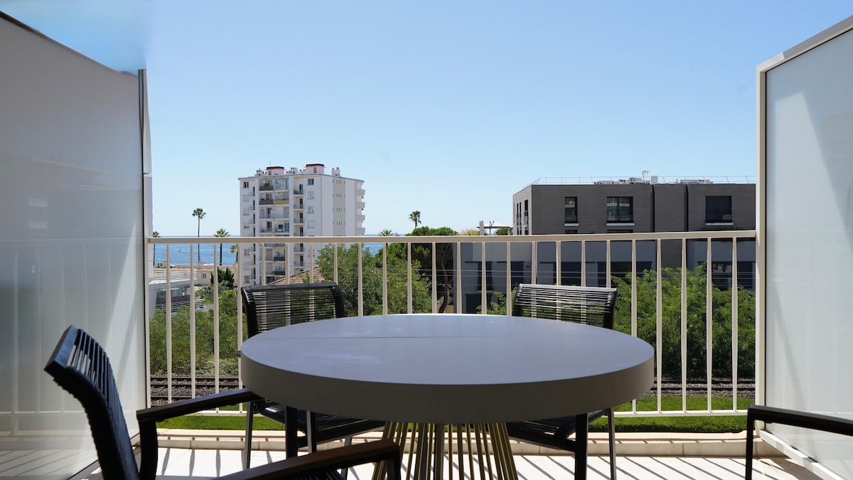 F4 moderne avec terrasse et balcon, Juan-les-Pins - Appartements à ...