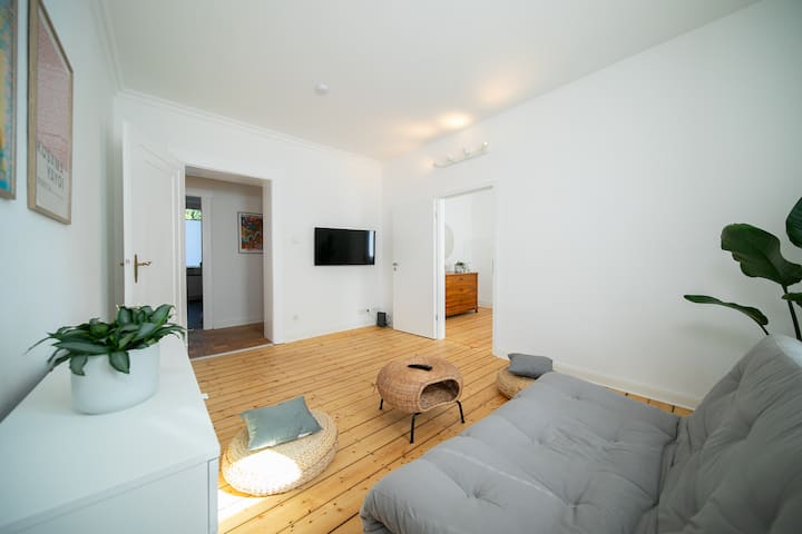 2 Bedrooms | King-size Bed | Balcony | Kitchen - Neuss