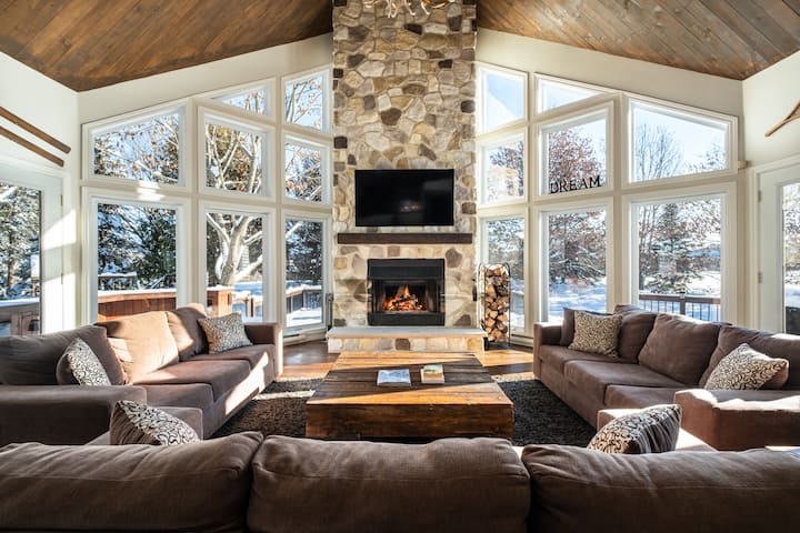 Large Tremblant Ski And Golf Chalet - Mont-Tremblant