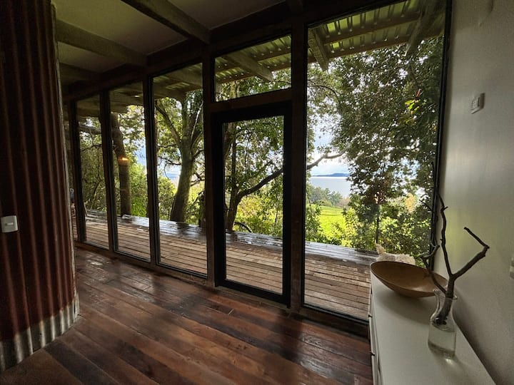 Tranco Lodge - Into The Horses - Los Ríos