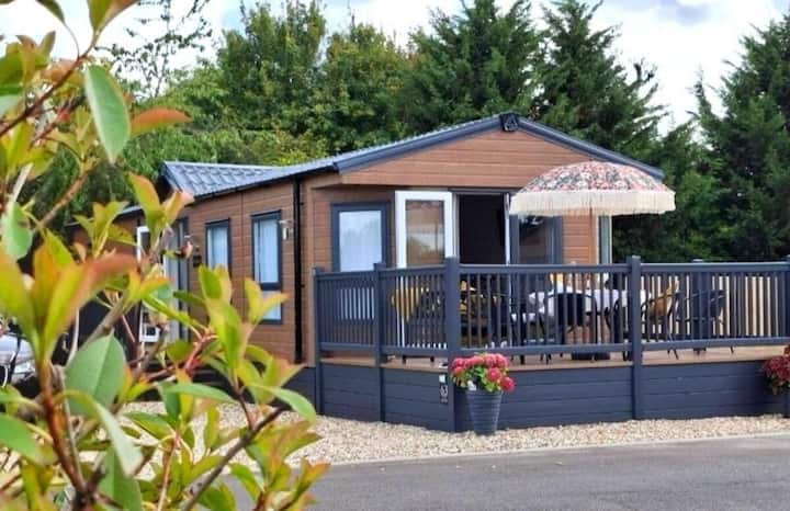 The Retreat
63 Longacres Park 
Broadway Wr11 7rn - Evesham