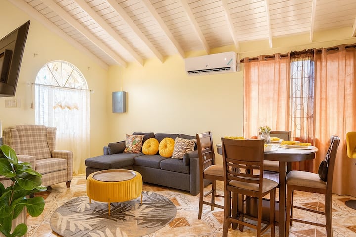 Golden Sunflower Escape • Minutes From The Beach - Montego Bay