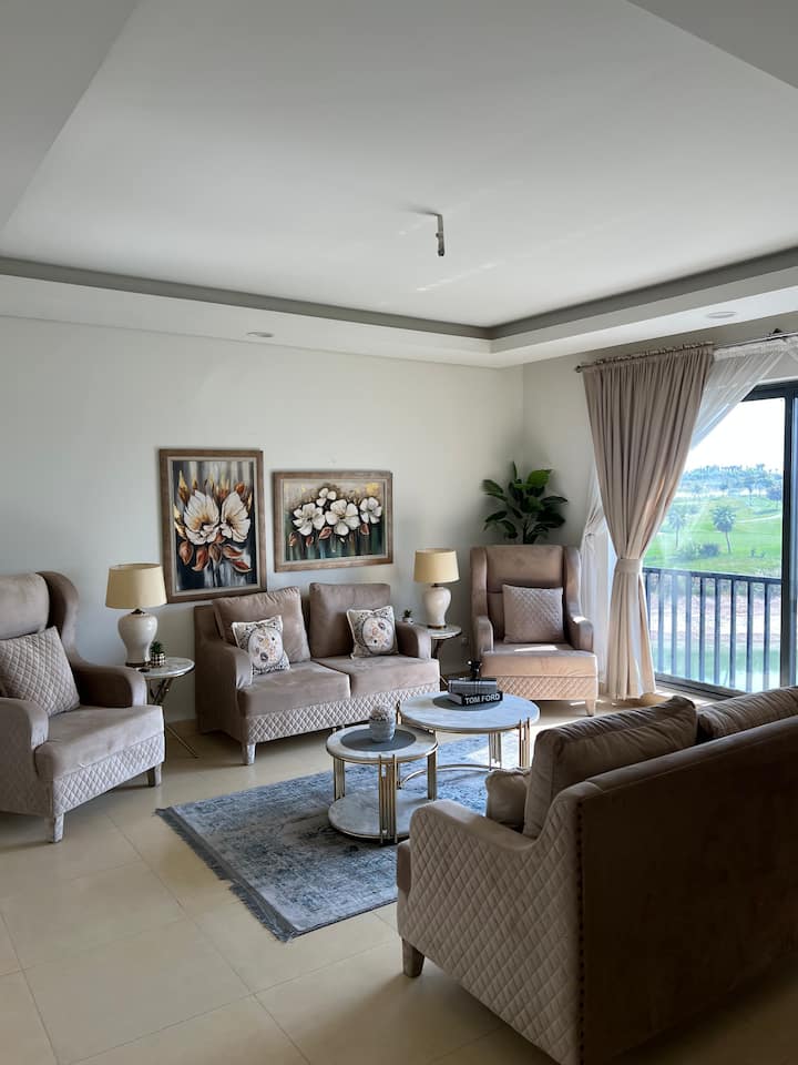 Luxury Golf Facing Apartment, 10 Mins From Airport - 伊斯蘭馬巴德