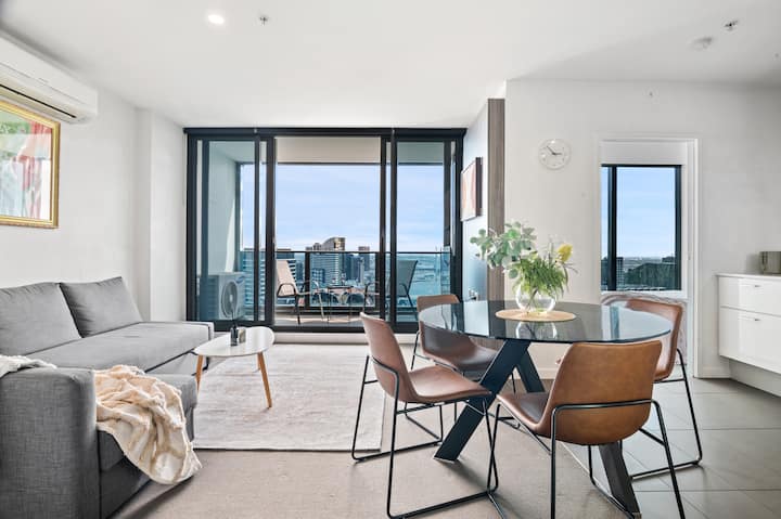 Bright & Modern 2br W/ Harbour Views + Pool & Gym - St Kilda