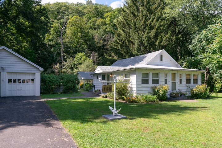 Esopus Creek Cottages | Friends Getaway, Hits - Red Hook, NY