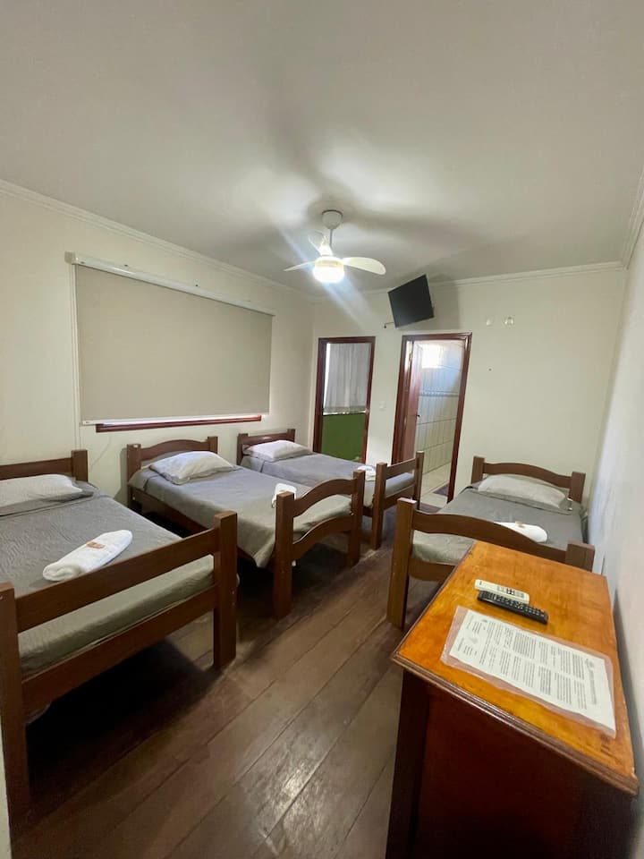 Quarto Quádruplo Solteiro - Vila Solar Hotel - Limeira