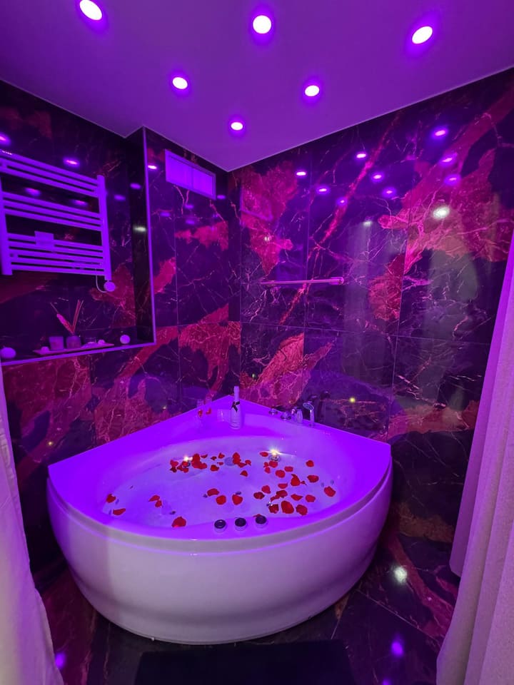 "L'écrin Secret" Love Room Romantique · Spa Privé - Annemasse