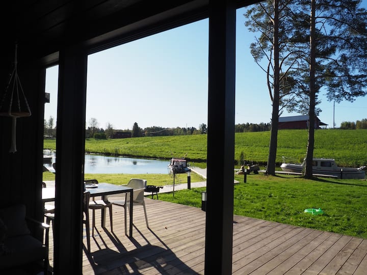 Saunamökki Joen Rannalla - Tampere