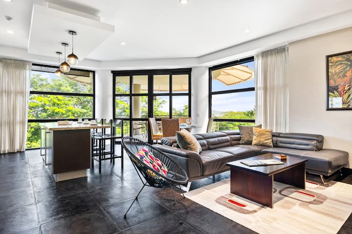 Luxury 3br Tamarindo Condo Steps To Surf And Town - Tamarindo