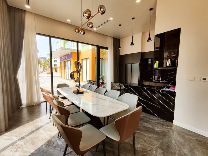 Villa 7 Phòng Ngủ Sang Trọng, Có Lối Ra Biển - Phú Quốc