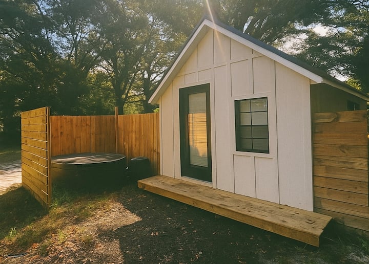 Central Tiny Home W/hottub - Wilmington, NC
