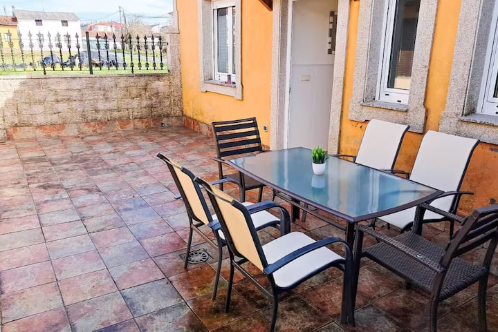 Carmela House - Melide