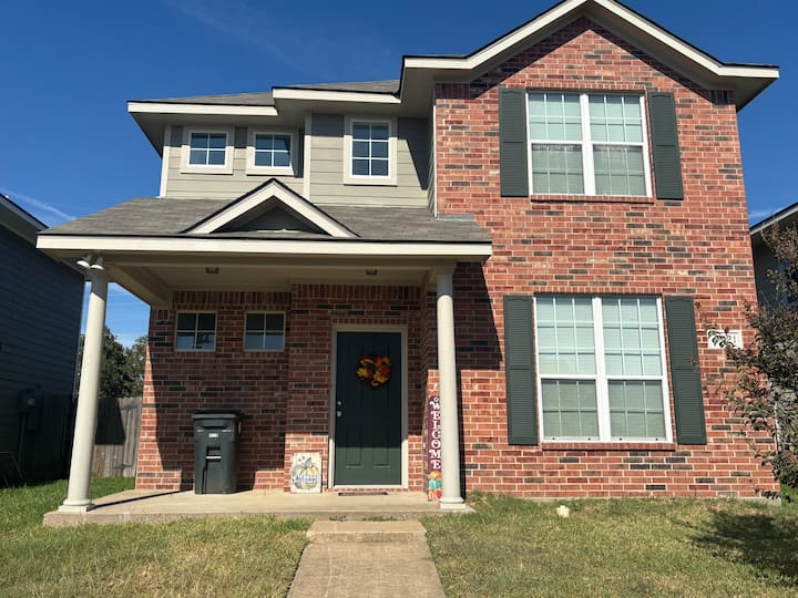 4 Bedroom 4 Bath College Station Home - College Station, TX