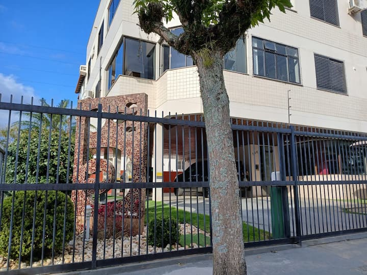 Apartamento Inteiro A Poucos Metros Da Praia! - Florianópolis