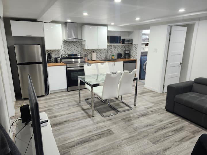 Charming 2 Bedroom Apartment - Brossard