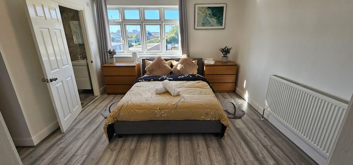 Fantastic Four Apartments (First Floor Apartment) - Dagenham