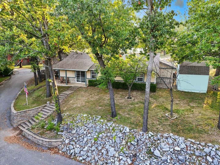 Grand Lake Life Hideaway - Grove, OK