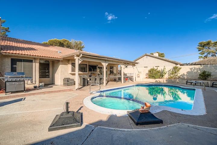 4br Retreat W/ Pool In Serene Neighborhood - Henderson, NV
