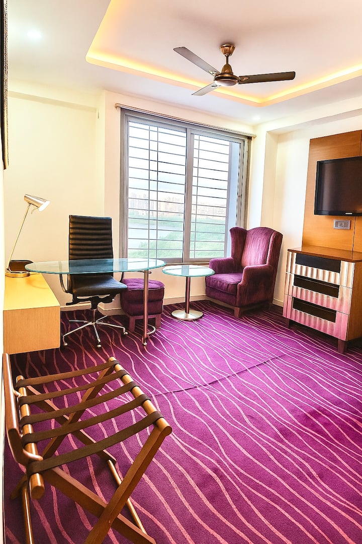 1403 - 2 Bhk Powai Lake View | Iit Mumbai | Powai - Mumbai (Bombay)