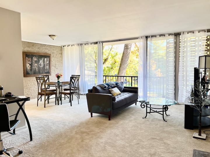 Sunlit Serenity-a Cozy Two-bedroom Retreat - バーク, VA