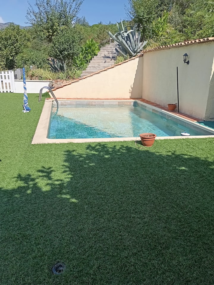 Grande Maison Individuelle Et Entière,
Au Calme. - Bédarieux