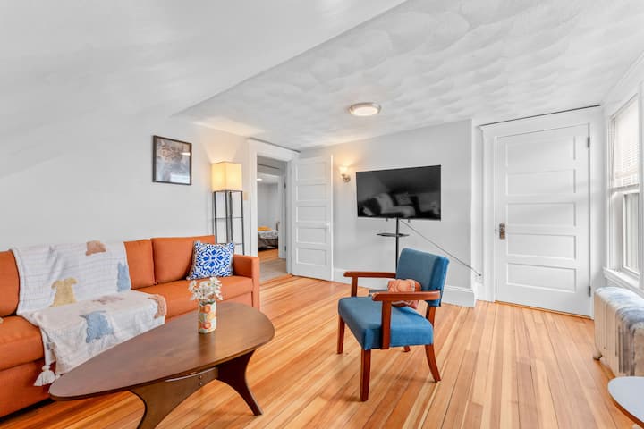 Walk To Downtown Salem Spacious Condo - Beverly, MA