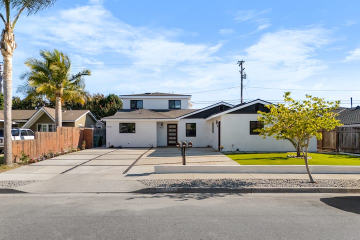 Relaxed Luxury Near The Shore - Huntington Beach, CA