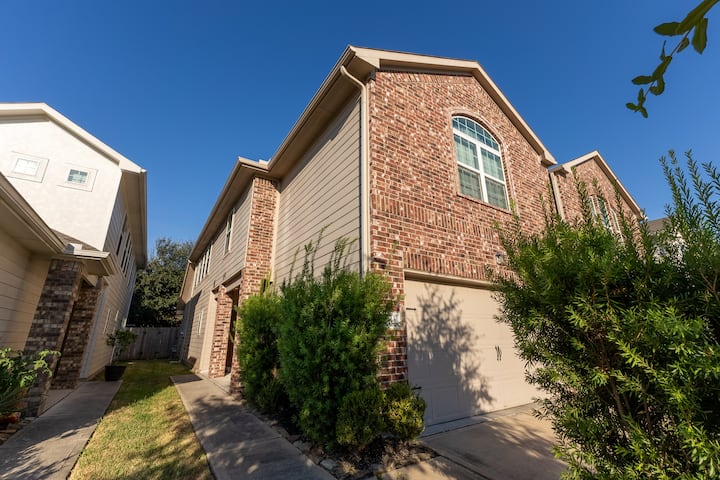 The Nest At Hackmatack | Sleeps 11 | N. Houston - Houston, TX