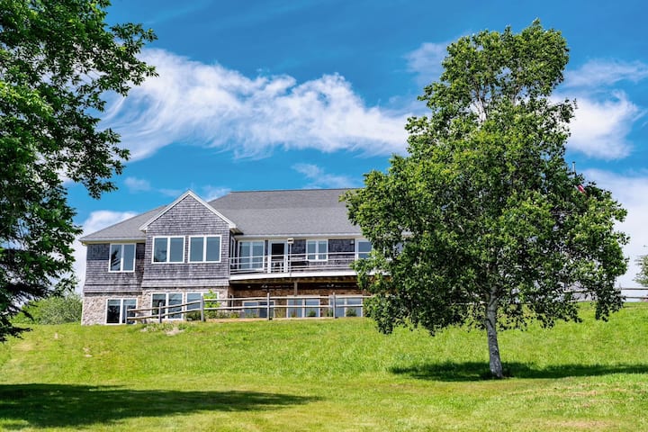 All Season Spacious Home On 14 Acres - Deer Isle, ME