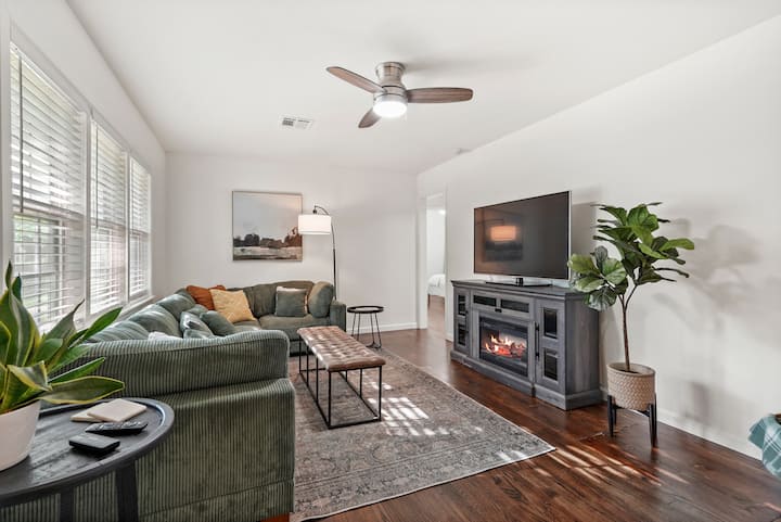 Cozy Renovated Home In Owasso’s Redbud District - Owasso, OK