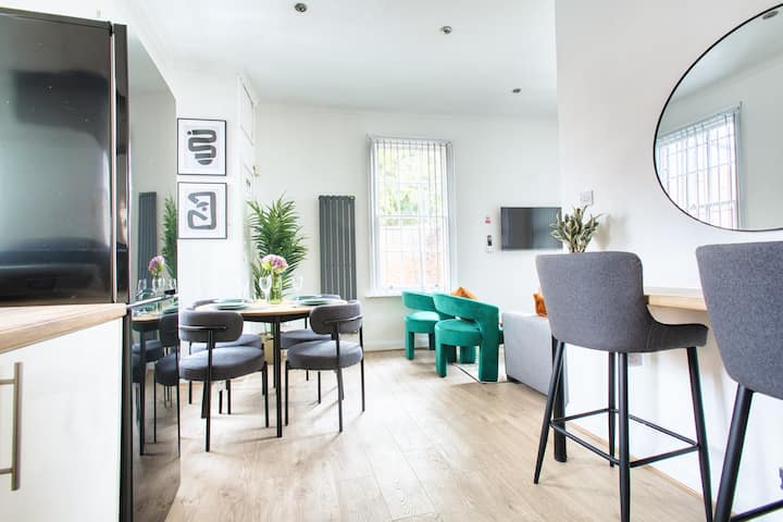 Central 2 Beds Apt With Free Parking, Sleeps 6 - Liverpool