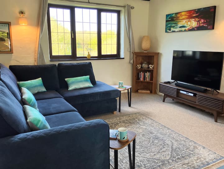 The Hide - 2 Bed Cottage, Pool, Close To Beaches - 울라콤