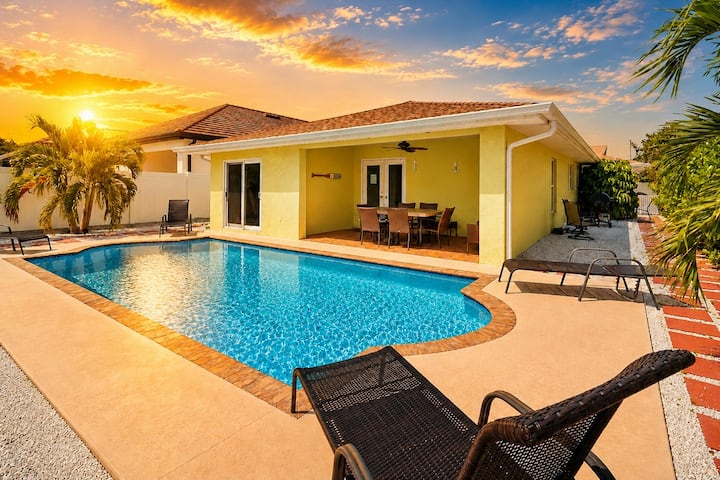 6 Bedroom 4 Bath House With Pool Close To Beach - Naples Park, FL
