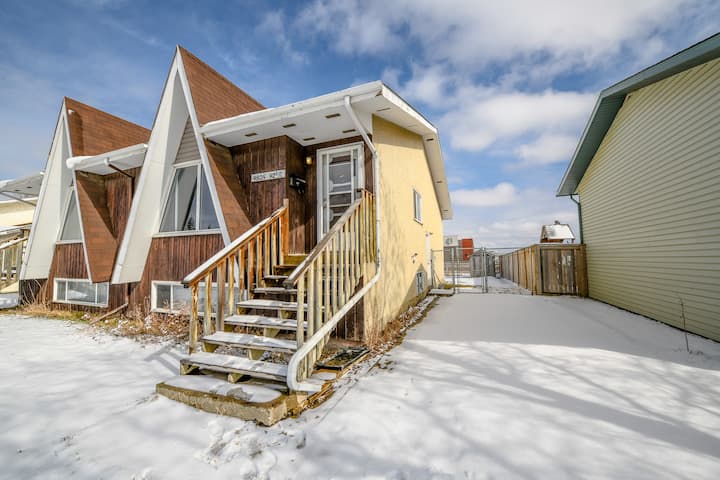 4 Bedrooms Fully Furnished (Side Duplex (H-91a) - Grande Prairie