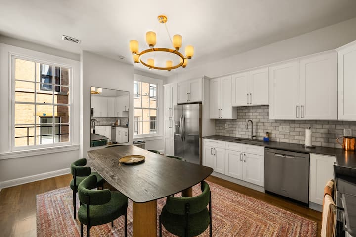 Luxury Parkside 2br W Views | Walk To Everything - Cincinnati, OH