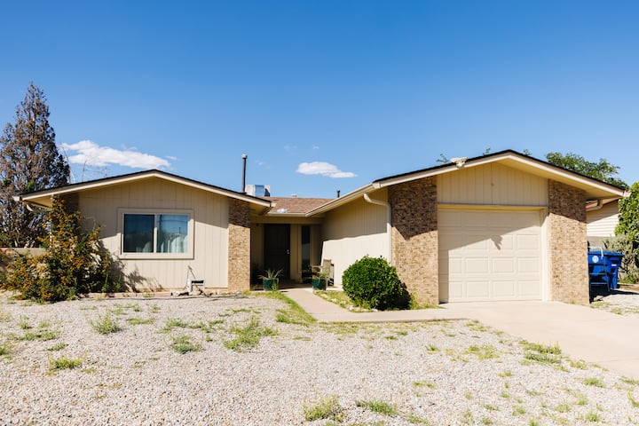 Balloon Fiesta Cozy Retreat - Rio Rancho, NM