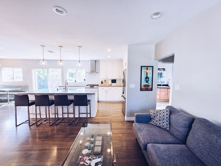 4-bedroom House 1/2 Mile From Long Beach Airport - Seal Beach, CA