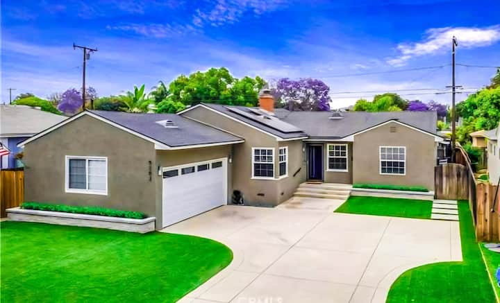 4-bedroom House 1/2 Mile From Long Beach Airport - Long Beach, CA