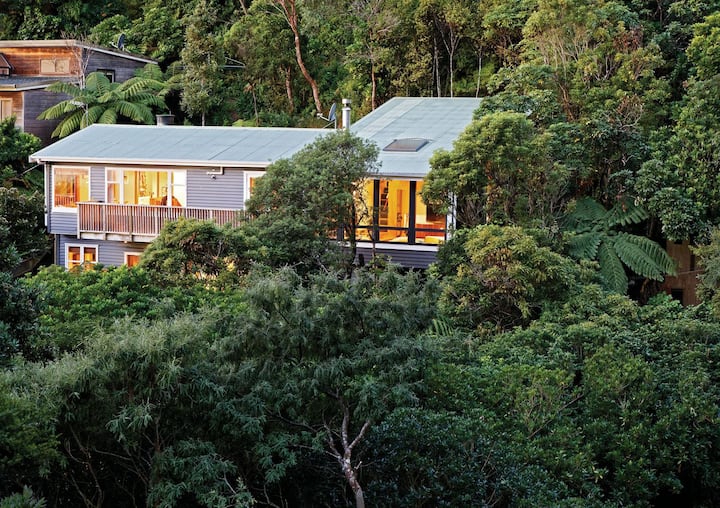 Private Bush Sanctuary By The Beach - Lower Hutt