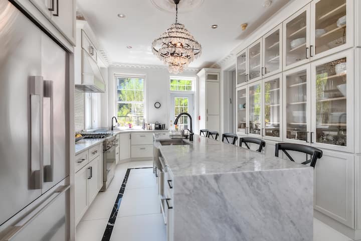 Historic Mansion - Montreal