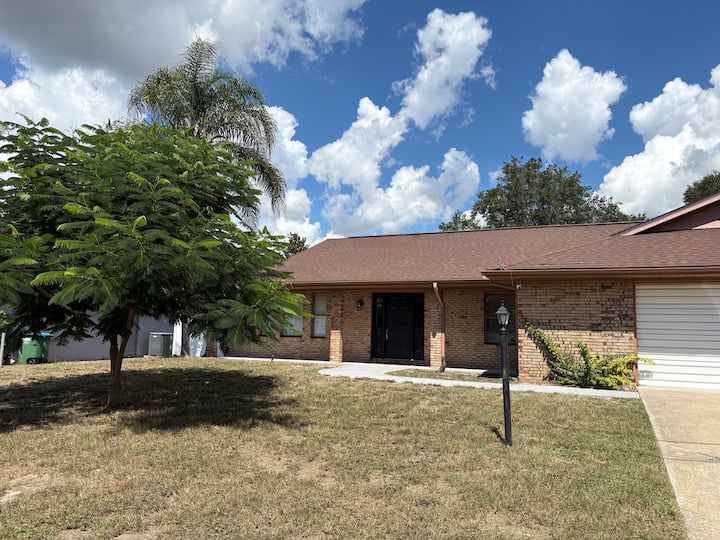 Spacious Family House With Game Room Fun - Orange City, FL