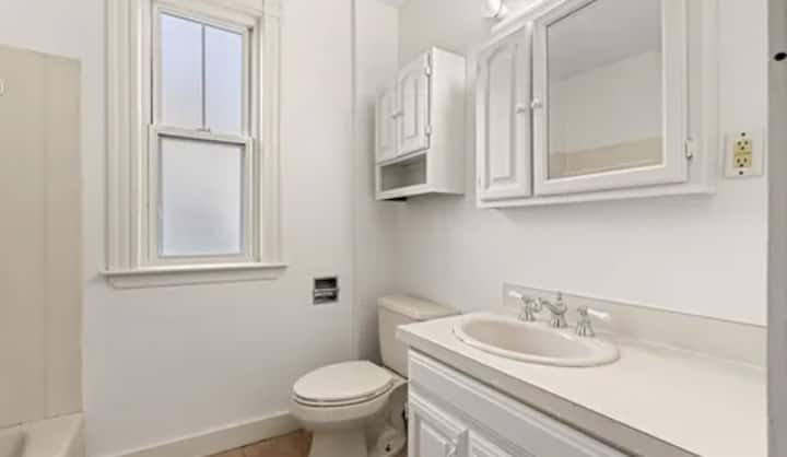 Salem Great Closeby Location! Danvers Peabody! - Middleton, MA