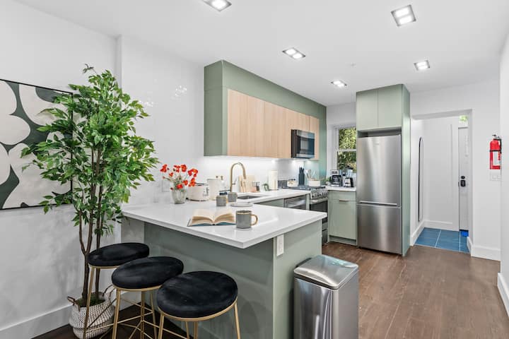 Large 3br2ba, Walk To Path, Sleeps 10 - New York City