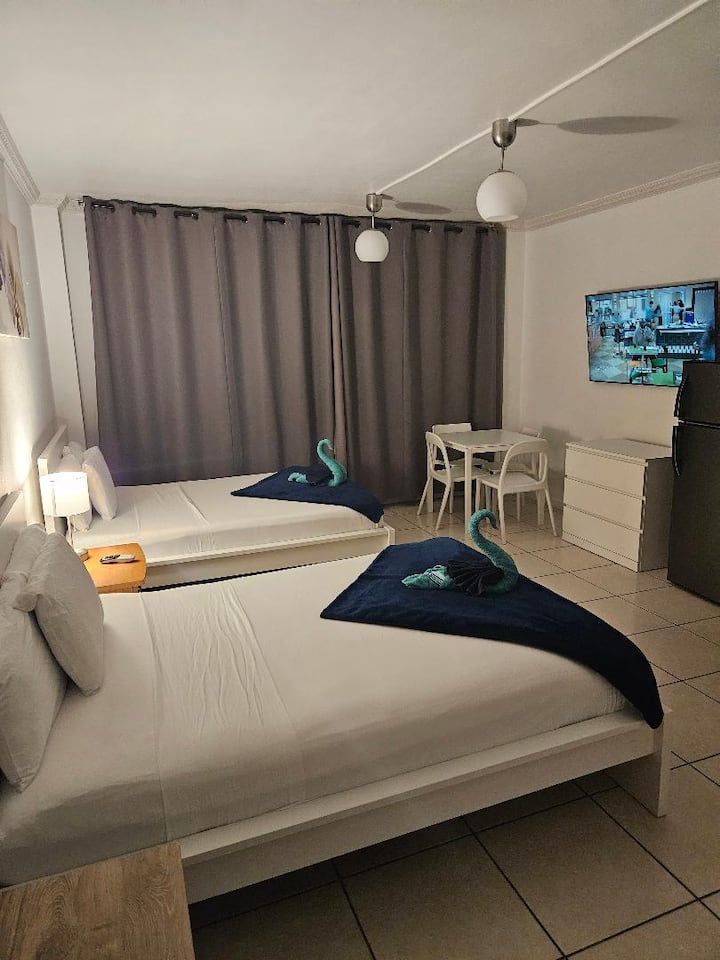 Oceanview79kitchenhugepool - Miami Beach, FL