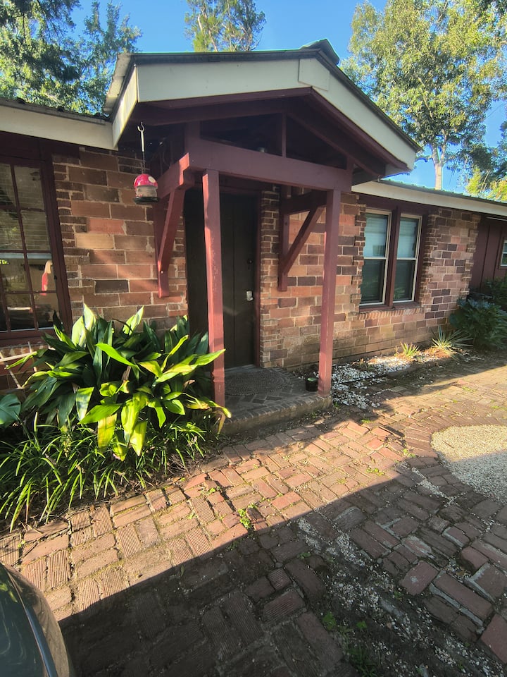 Precious Cottage In The Heart Of Downtown Fairhope - Fairhope, AL