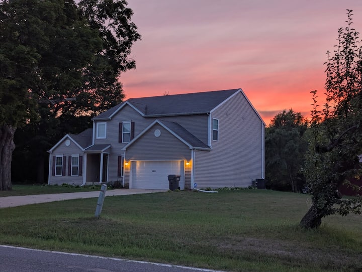 Charming Coastal Farmhouse - Benton Harbor, MI