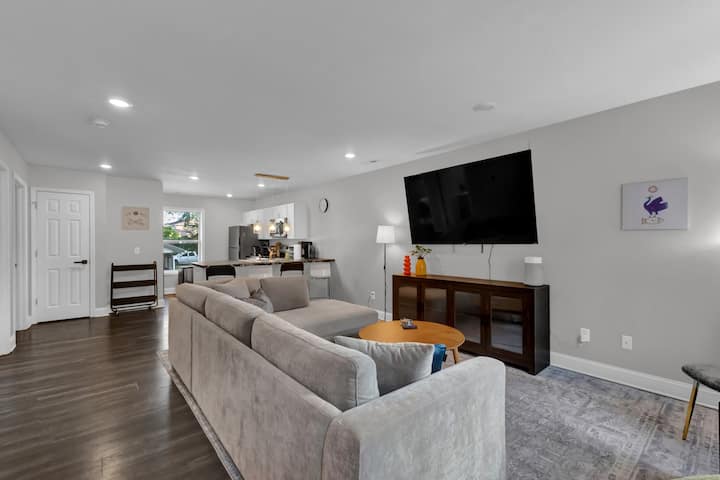 2br/1.5ba Apt Pets Ok, Laundry, Near Univ & Mosaic - Saint Joseph, MO