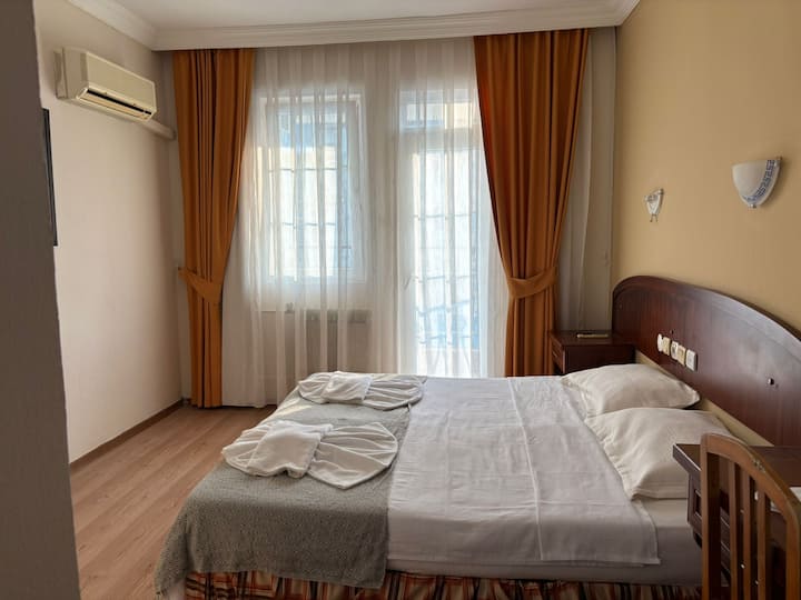 Plaja Yürüme Mesafesinde Havuz Manzaralı Oda - Fethiye