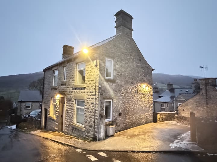 Stylish Stone Cottage • Spa Bath • Peak Views - Castleton