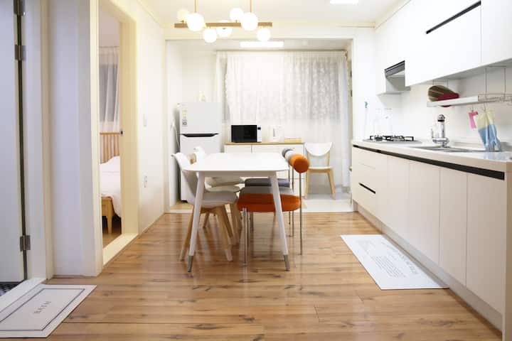 [송탄역 도보 500m] 방3/화장실2/2인~8인/풀옵션, 평택 숙소, 오산Ab 1.5km - Pyeongtaek-si